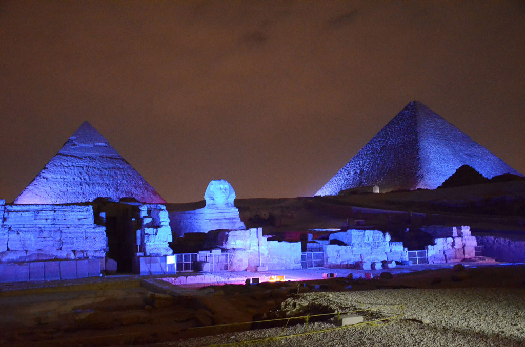 Egypt Lights Pyramids and Sphinx in Blue to Celebrate UN’s 70th ...