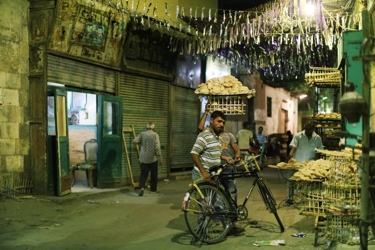 35 Photos Exposing the Beauty of Cairo at Night | Egyptian Streets