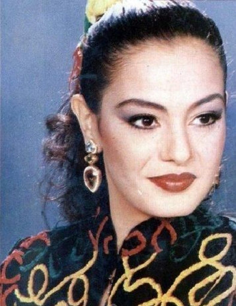 In Vogue: The Revival of Arab Women’s 90s Lip Liner Look | Egyptian Streets