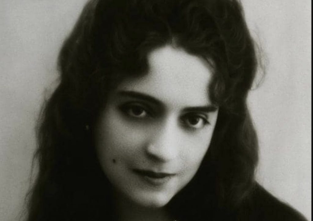 How to Get Away with Murder with Madame Fahmy | Egyptian Streets