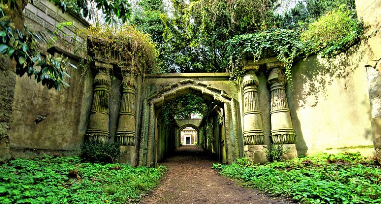 UK Egyptomania: The Curious Case of the Egyptian Avenue in Highgate Cemetery | Egyptian Streets
