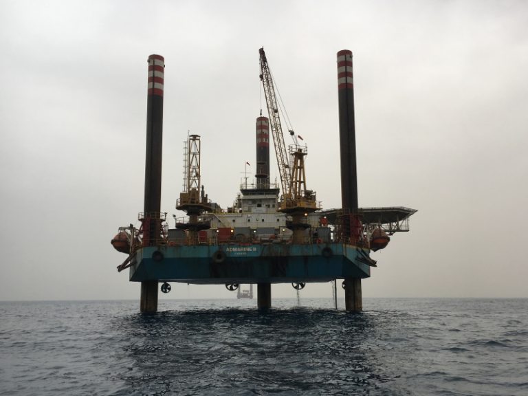 Drillship Admarine 12 Capsizes in the Gulf of Suez | Egyptian Streets
