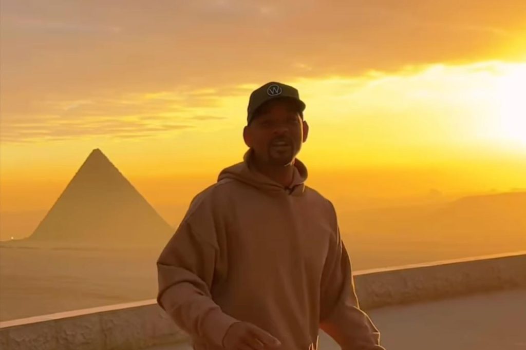 Modern Hollywood Celebrities Bring the Pyramids of Giza to the World ...